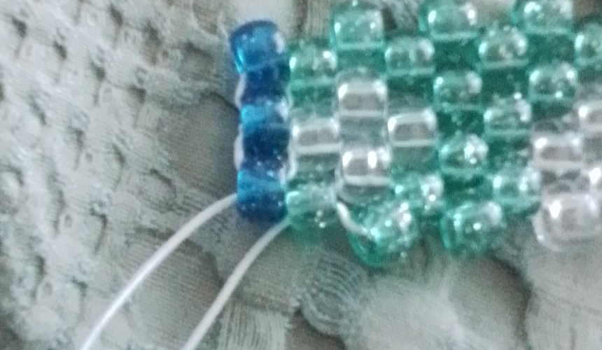 How to do a peyote stitch (But a lot more easy) - Kandi Pad | Kandi ...